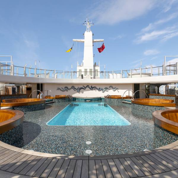 Cruise Review - P&O Iona - Paramount Cruises Blog